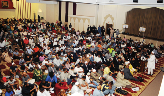 A call to unity energizes Islamic prayer service